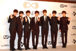 INFINITE、横浜アリーナ3日連続3万3千人ライブ直前、シンクロ率99.9％の爆笑記者会見完全レポ！MV公開中 - ナビコン・ニュース